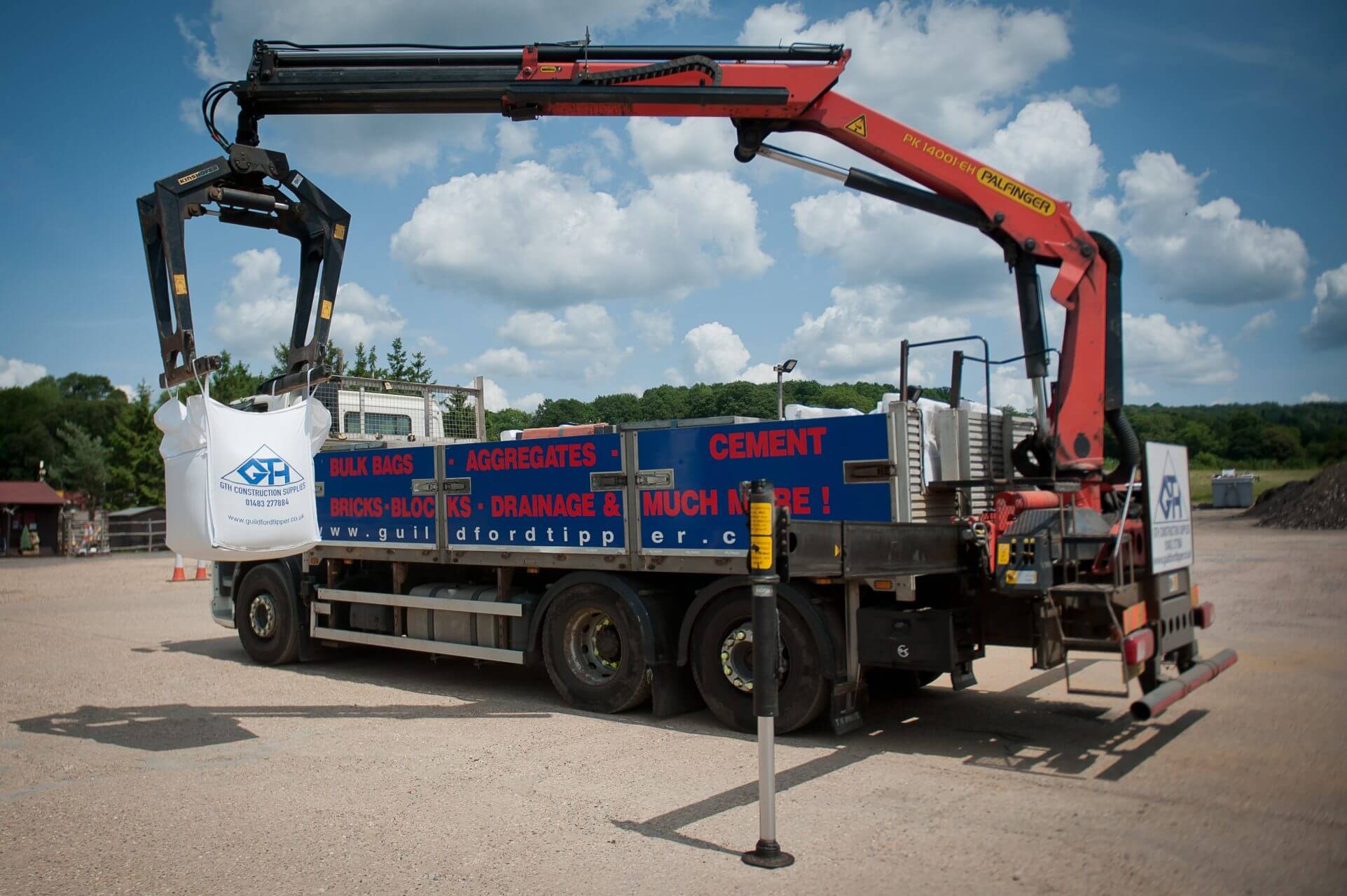 Grab Hire in Surrey, Hampshire & West Sussex | GTH Construction Supplies